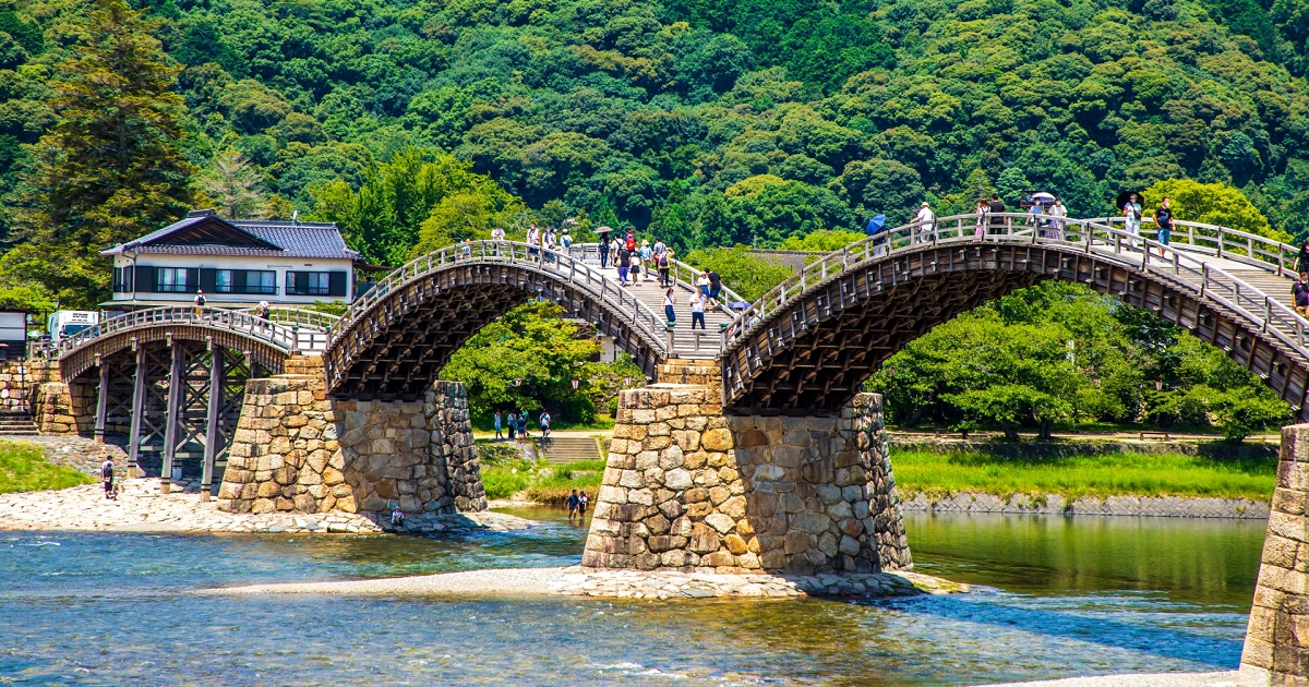 Kintaikyo Bridge: Impressive just by looking at it, the beauty of ...