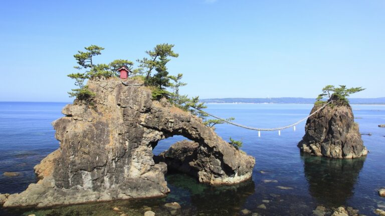機具岩（はたごいわ）：能登の美しい夕焼け景色、機具岩を訪れて│石川 | 謎のツーリング組織