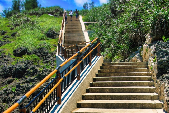 Cape Maeda: Spectacular cliffs and blue cave│Okinawa Japan | 謎のツーリング組織