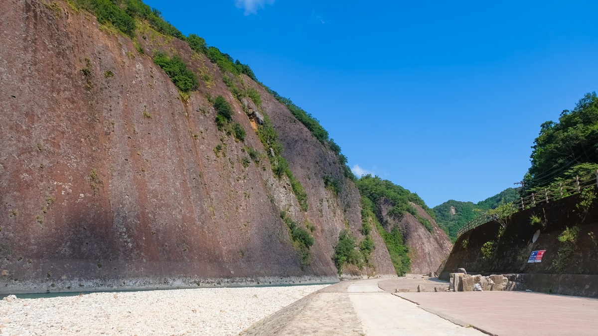 Kozagawa Monolith: Japan’s largest bedrock and legendary story│Wakayama ...