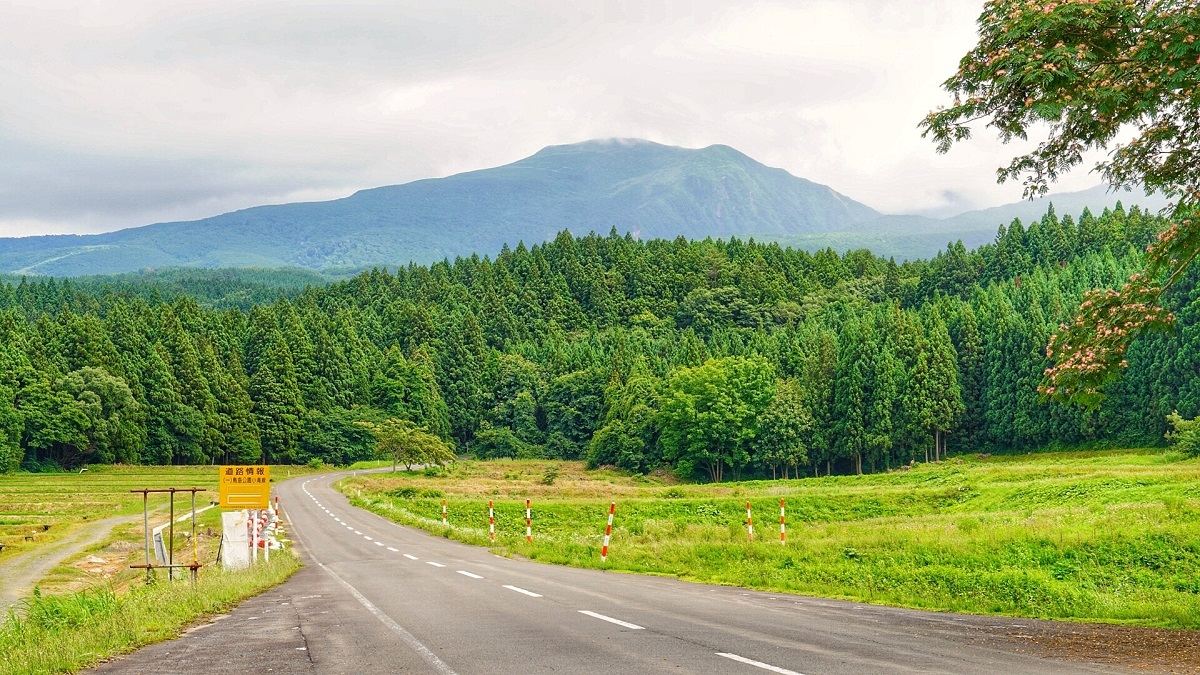 Chokai Blue Line: A great touring spot overlooking the majestic Sea of ...